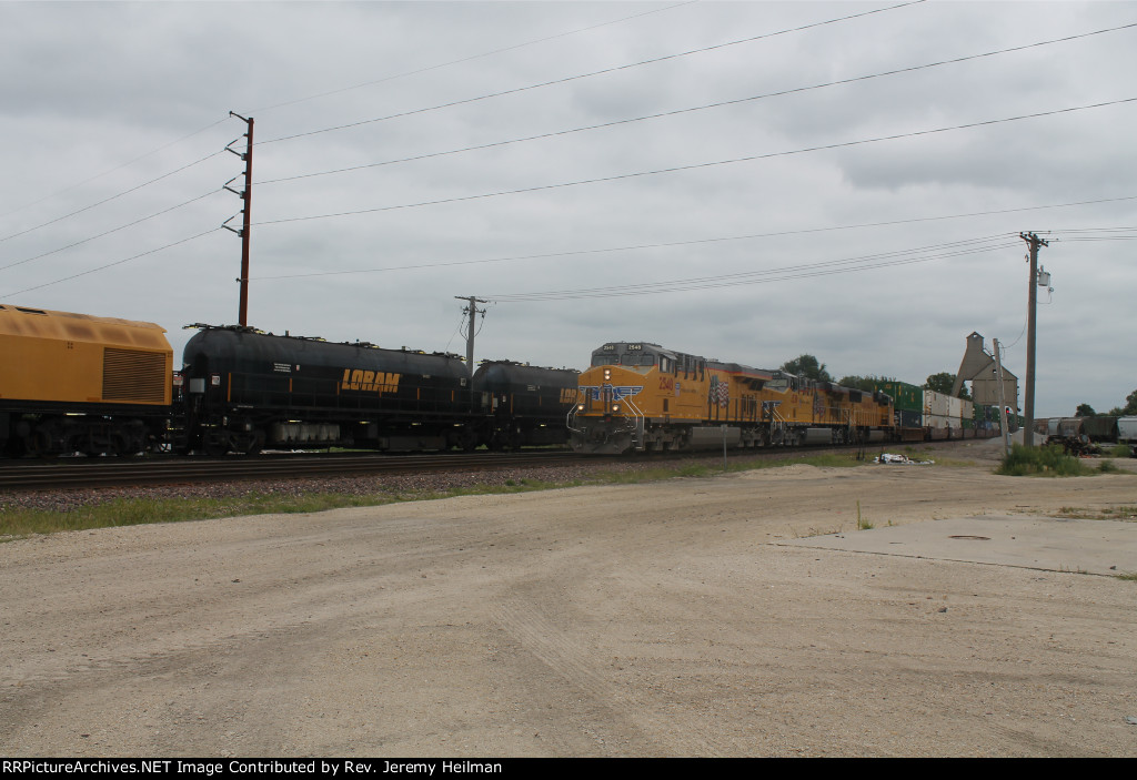 UP 2548 & others (1)